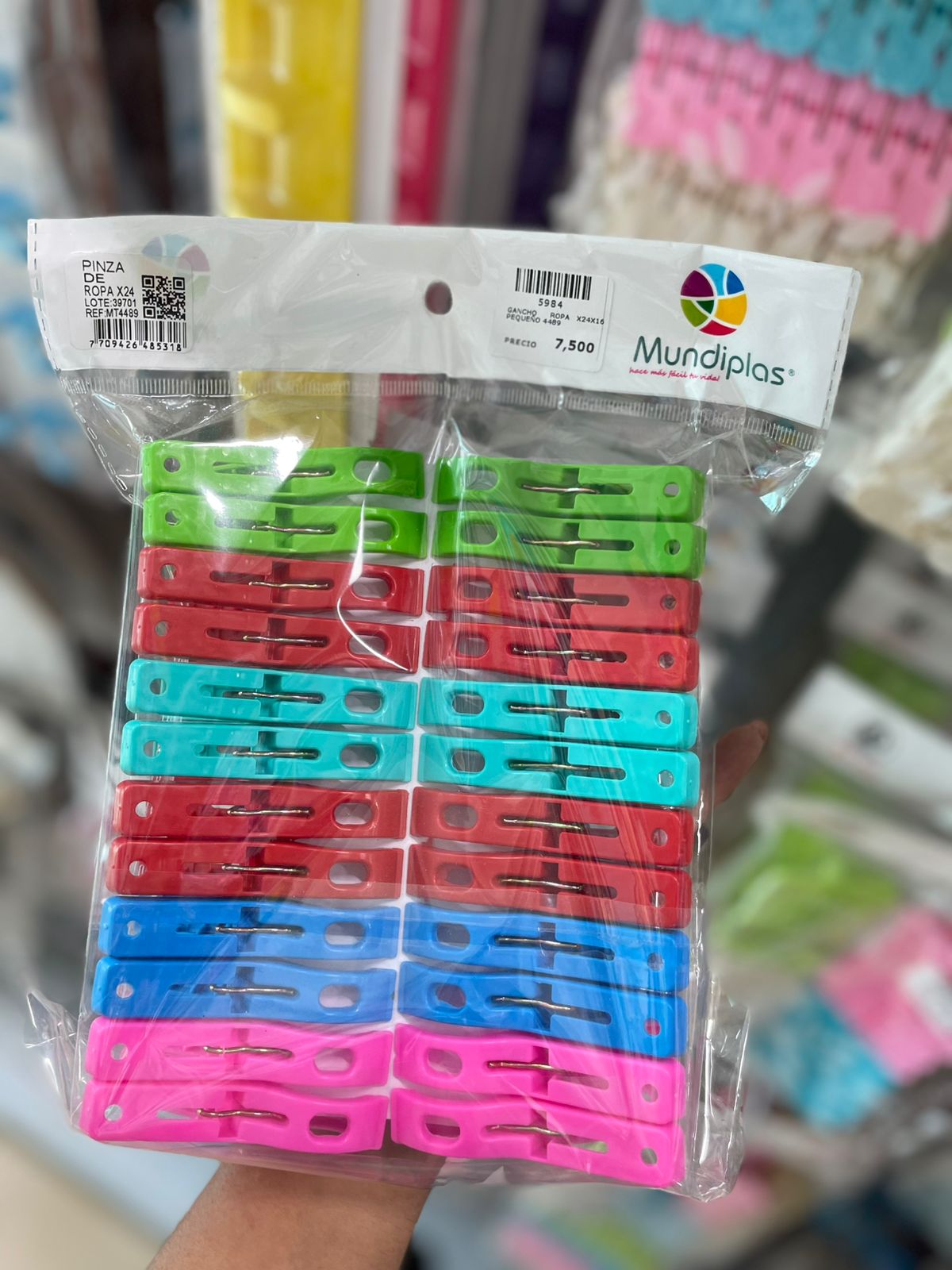 GANCHO ROPA X24 PEQUEÑO – PAPELERIA LA CORAZA